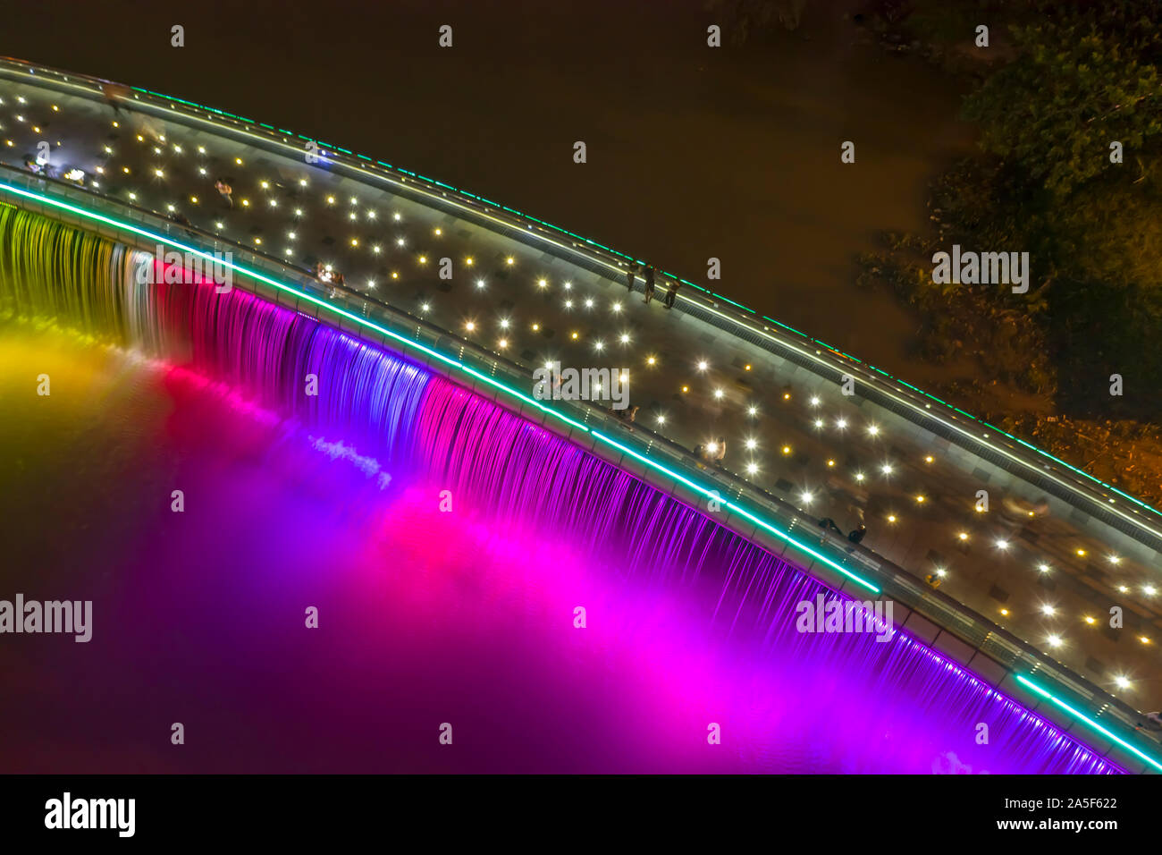 Anh Sao ou Starlight Bridge est un pont piétonnier avec cascade et un ...