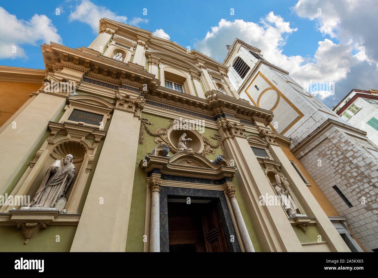 La façade de la cathédrale de Nice ou Sainte-Reparate de Nice dans la ...