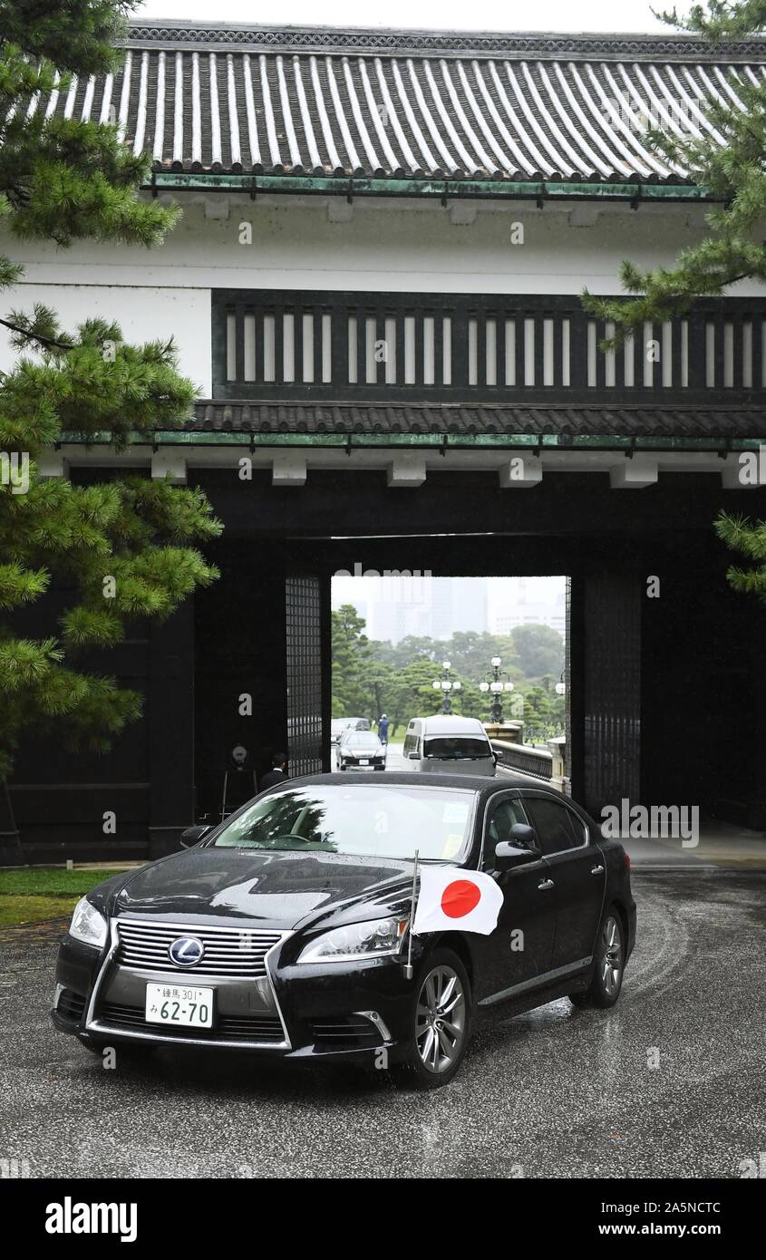 Tokyo, Japon. 22 octobre, 2019. Les véhicules transportant les ...