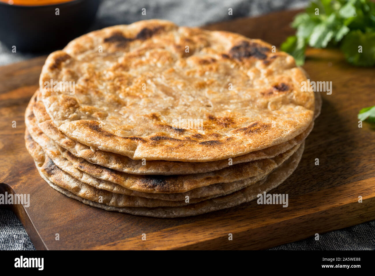 Pain aux chapati Banque de photographies et d’images à haute résolution ...