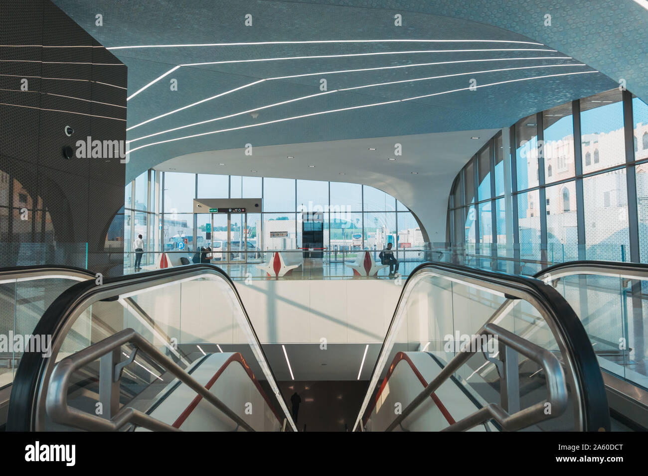 L'intérieur du rez-de-chaussée de la gare de métro de Doha Al Qassar ...