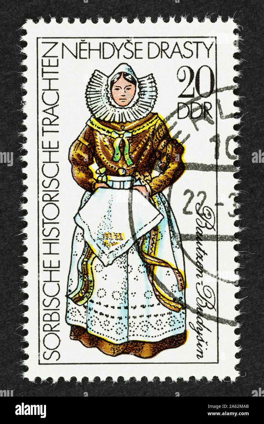 Femme en sorabe traditionnel costume historique sur l'Allemagne de ...