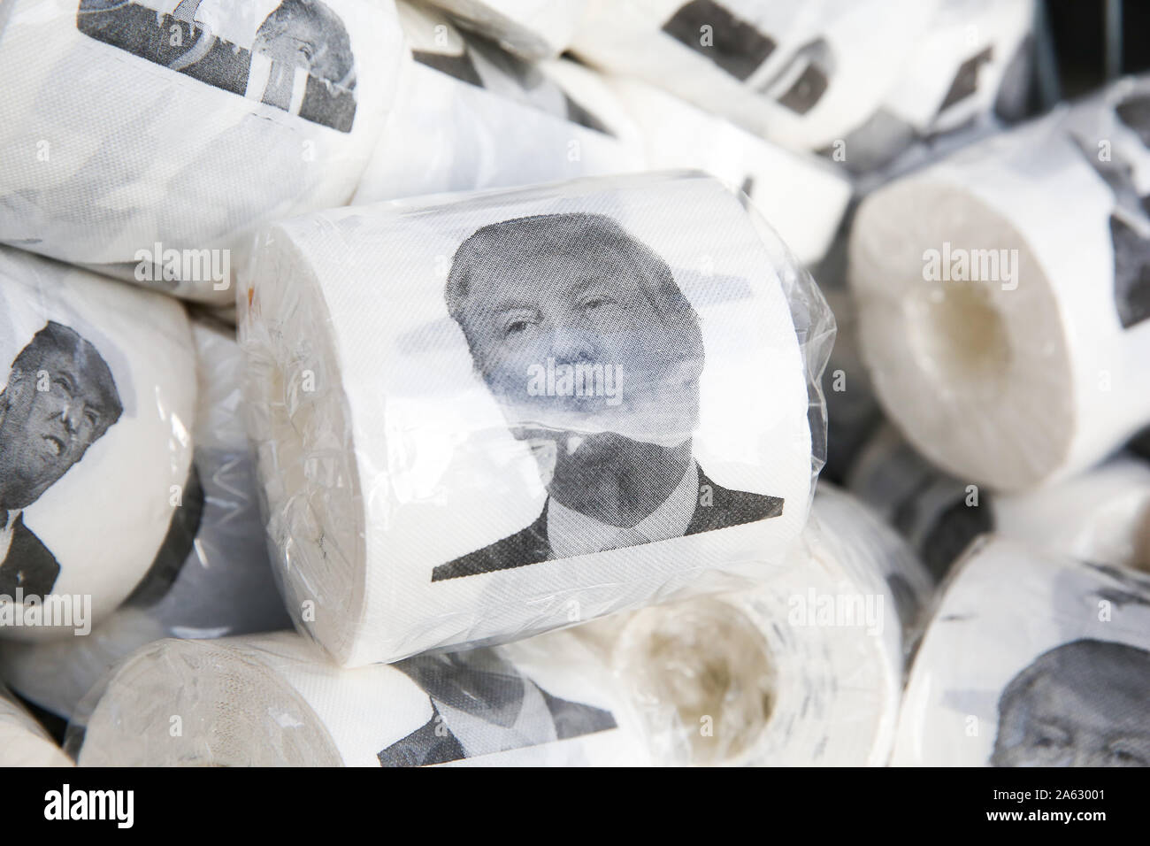 Atout sur les toilettes Banque de photographies et d’images à haute ...