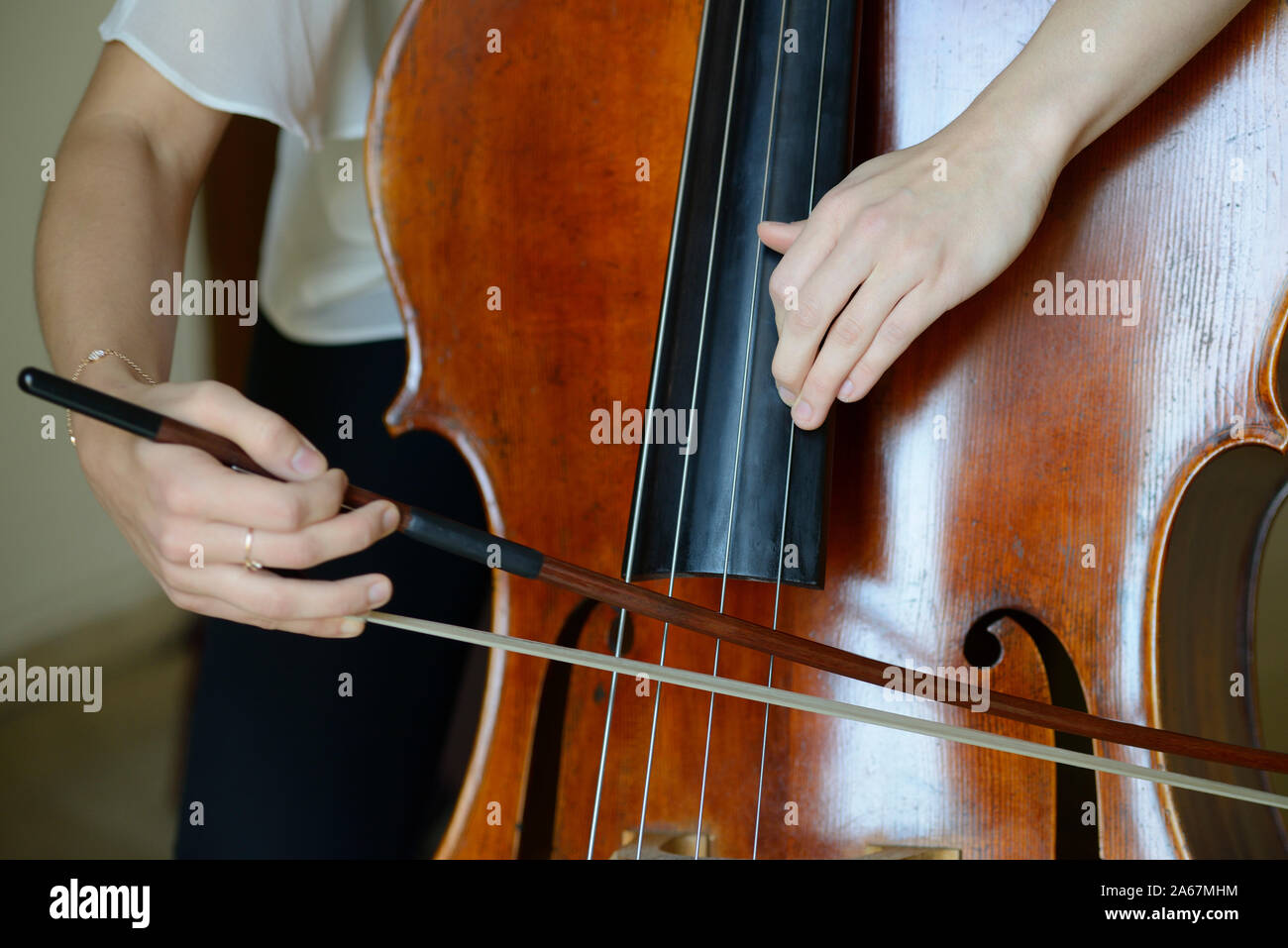 Femme soliste Banque de photographies et d’images à haute résolution ...