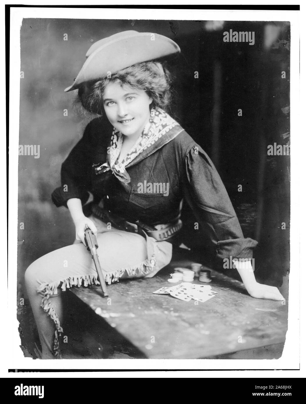 Femme Posant En Tenue De Cow Girl Banque De Photographies Et Dimages à