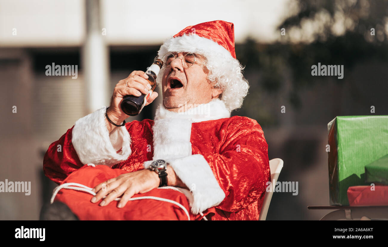Pere noel sans barbe Banque de photographies et d’images à haute ...