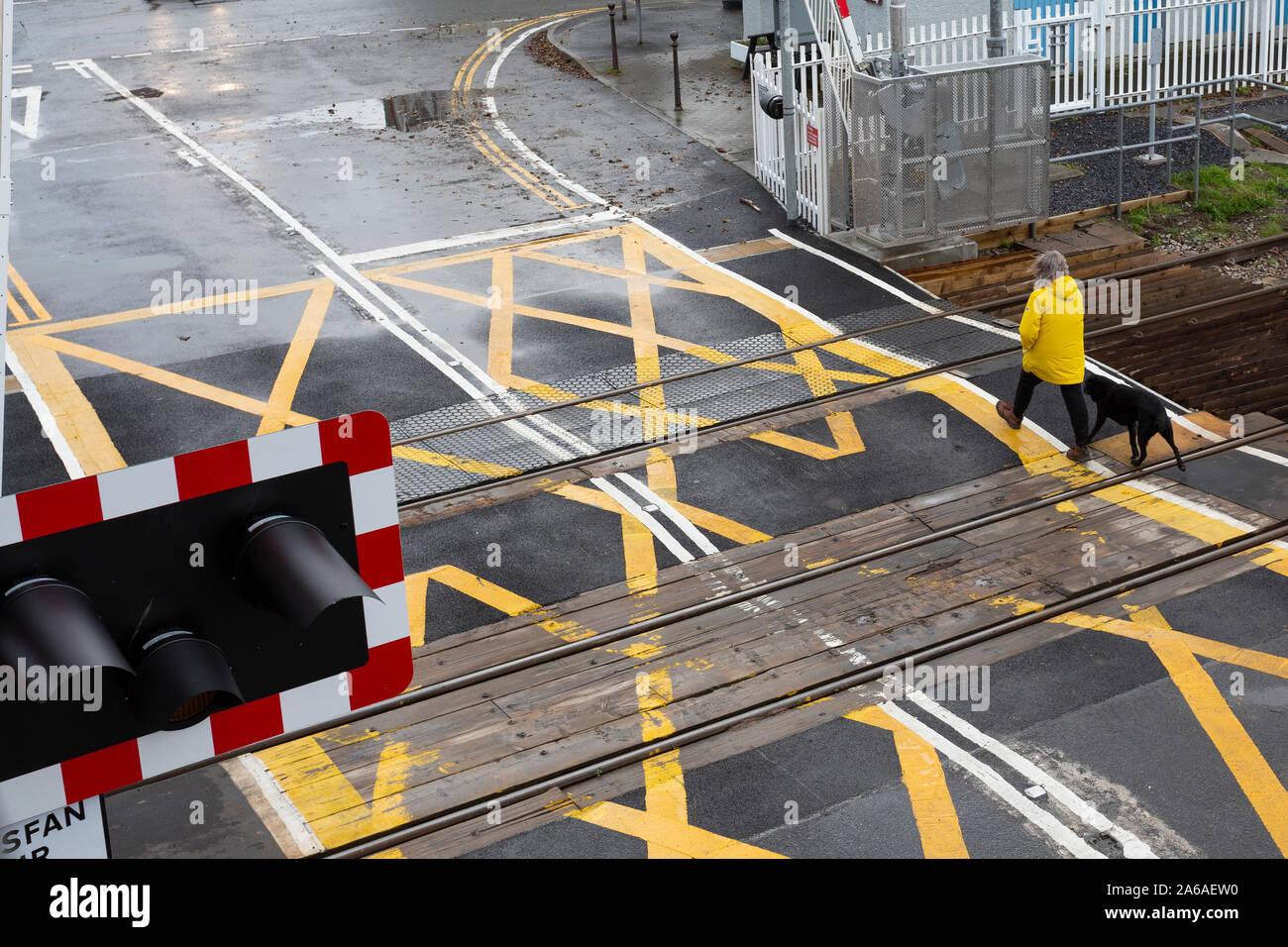 Level crossing barriers Banque de photographies et d’images à haute ...