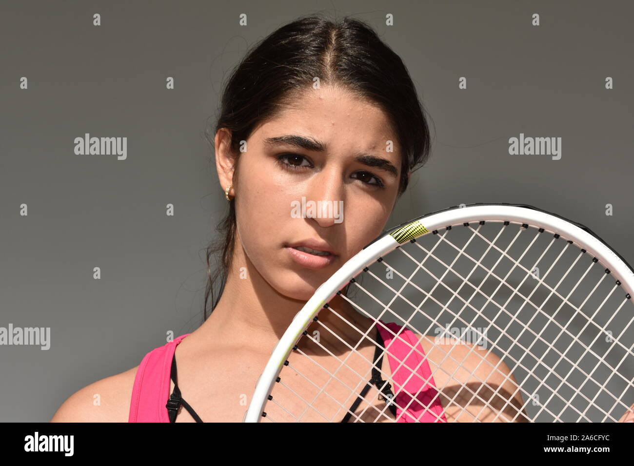 Teen girl playing tennis Banque de photographies et d’images à haute ...