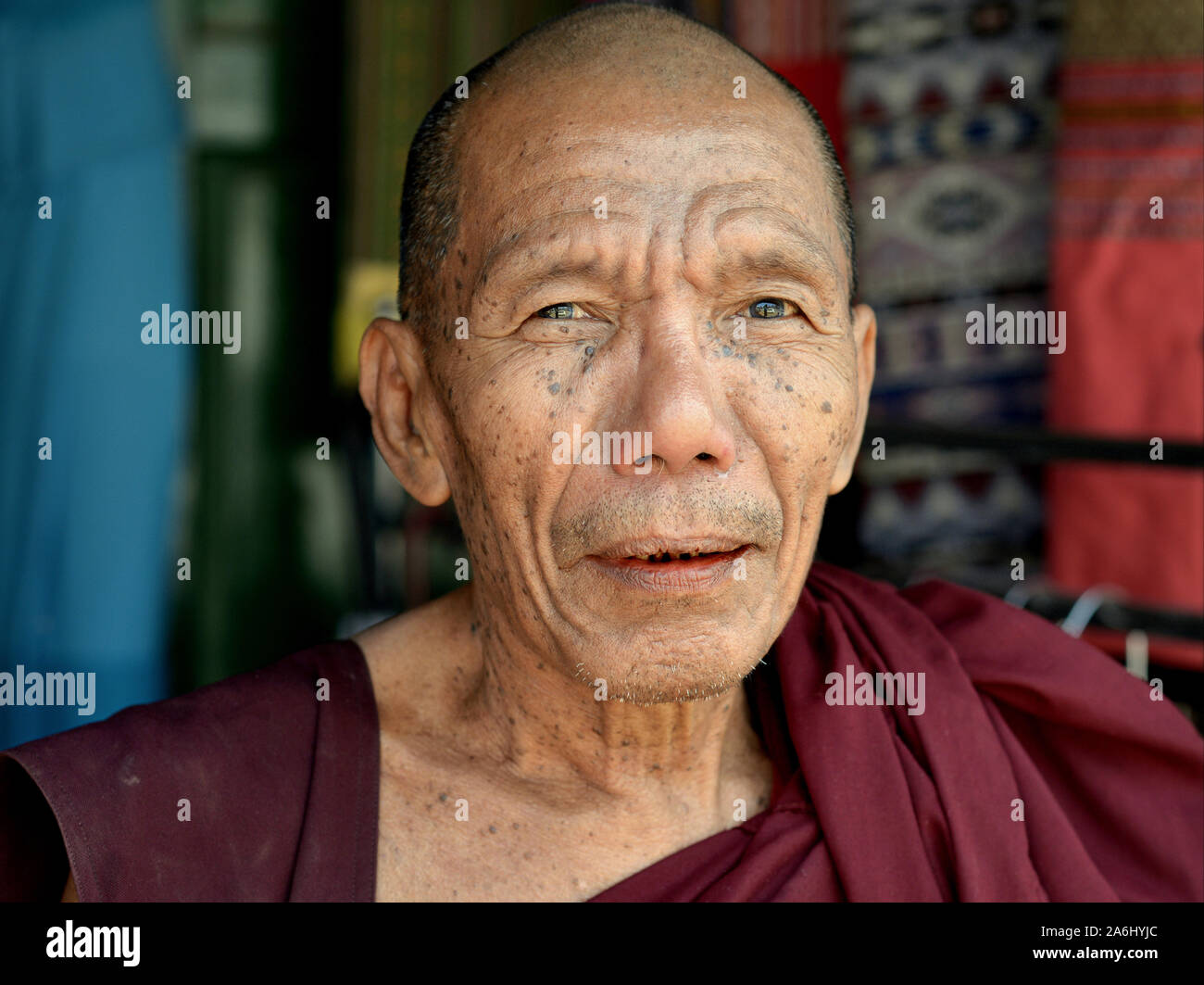 Moine bouddhiste âgé Banque de photographies et d’images à haute ...