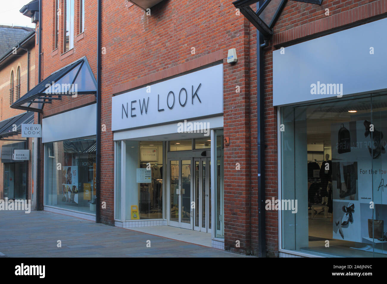 Brouette dans la nouvelle boutique de magasin Banque de photographies ...
