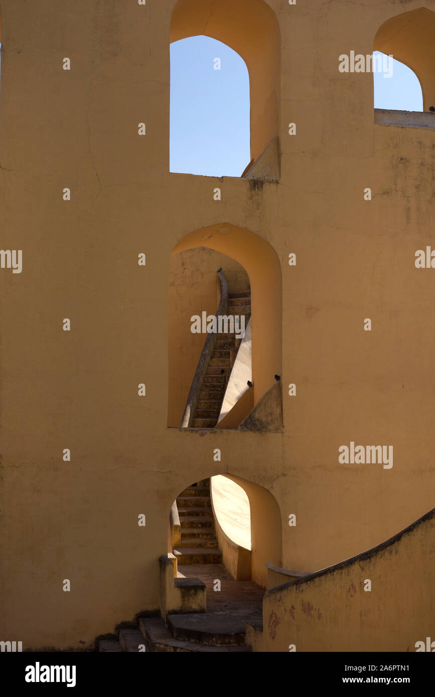 Le Jantar Mantar est une collection de 19 instruments astronomiques ...