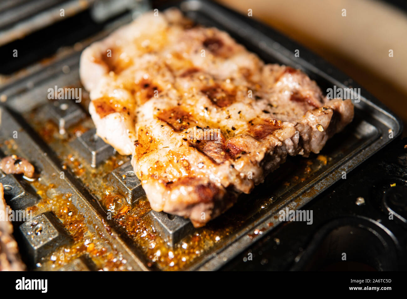 Griller De La Viande Au Barbecue Banque d'image et photos - Alamy