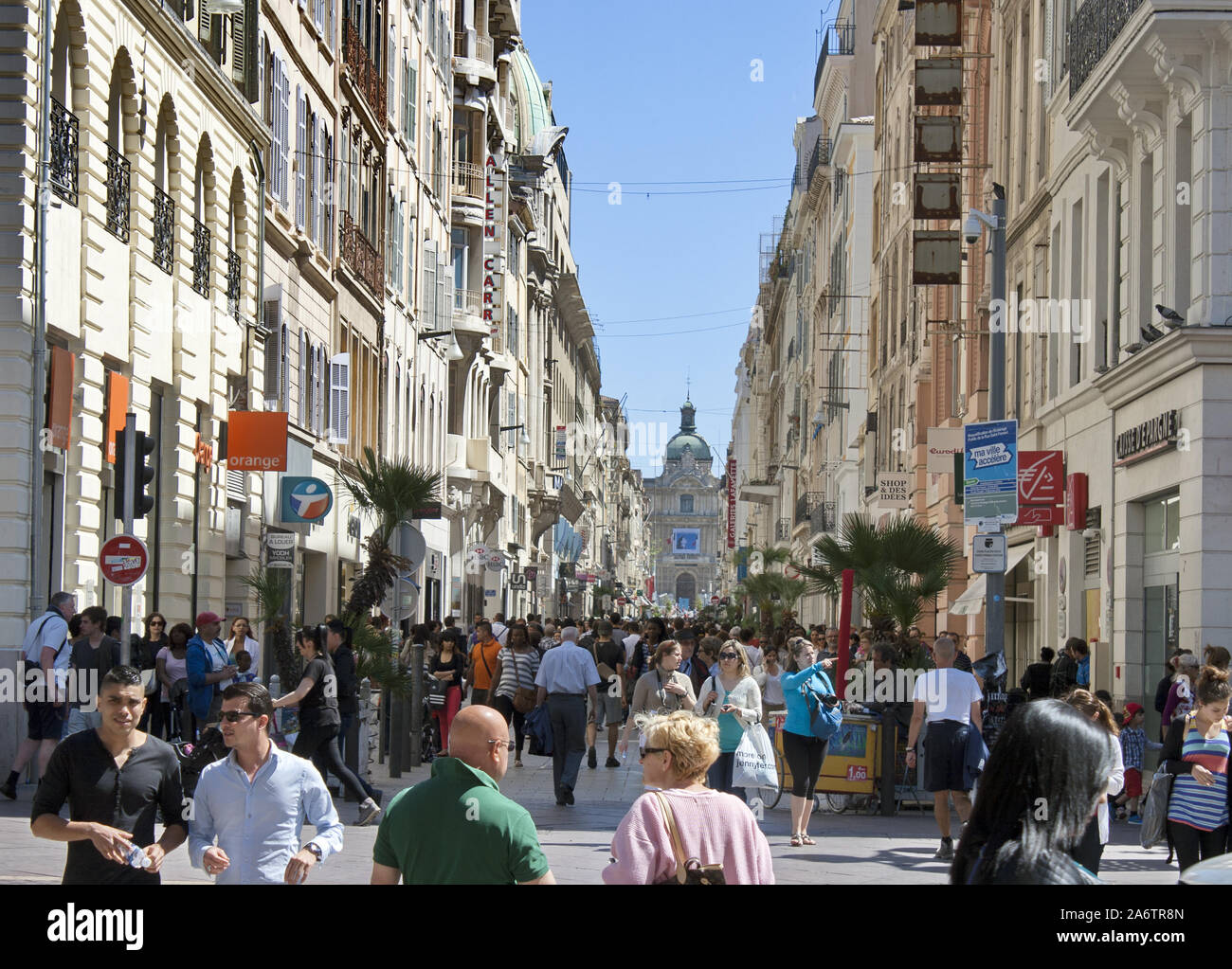 La rue commerçante, la rue Saint Ferreol à Marseille, France Photo ...