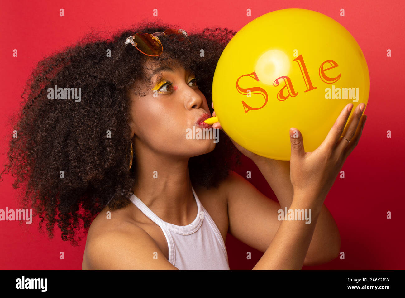 Fille gonfle ballon Banque de photographies et d’images à haute ...