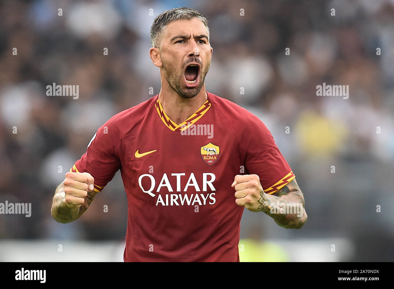 Aleksandar Kolarov de AS Roma célèbre après avoir marqué sur la peine l ...