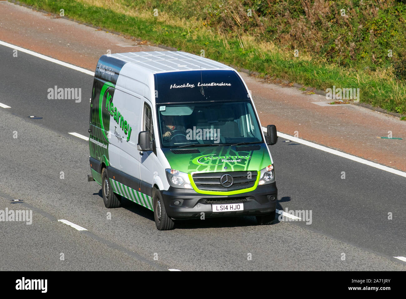Mercedes sprinter blanc Banque de photographies et d’images à haute ...