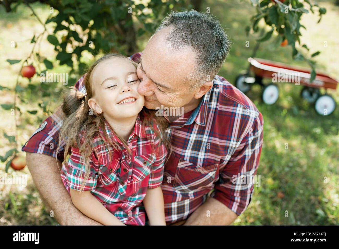 Grand-père avec sa petite-fille. T'aime beaucoup mon grand-père. Grand ...