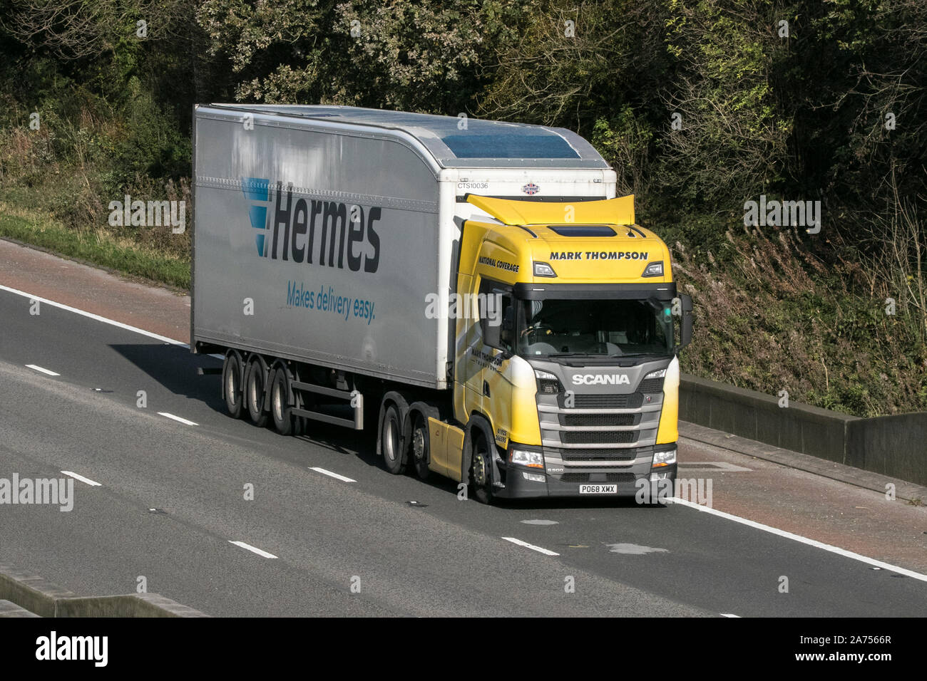 Camion de livraison de colis Banque de photographies et d’images à ...