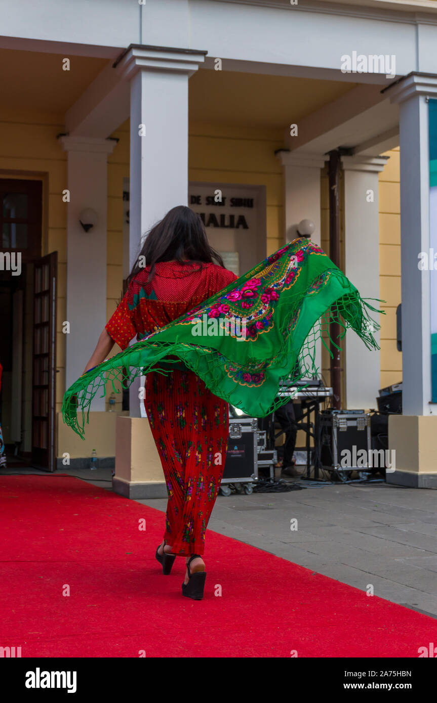 La Vie de bohème Gypsy à Sibiu Internațional Poèmes Roma Festival ...