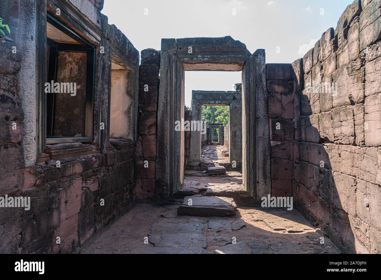 Le magnifique château en pierre dans le parc historique de Phimai ...