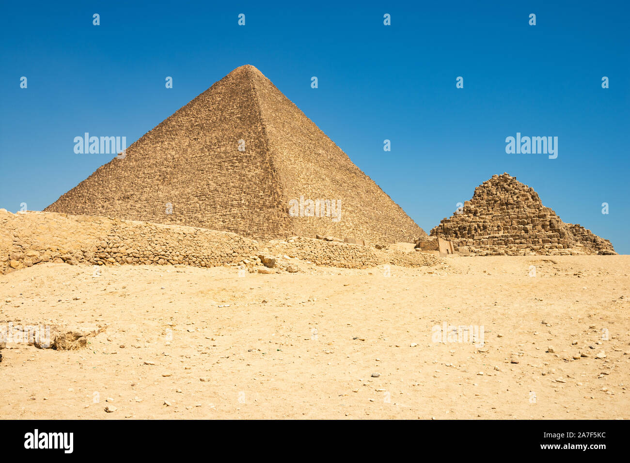 La grande pyramide de Gizeh (également connu sous le nom de la pyramide de Chéops et la pyramide ...