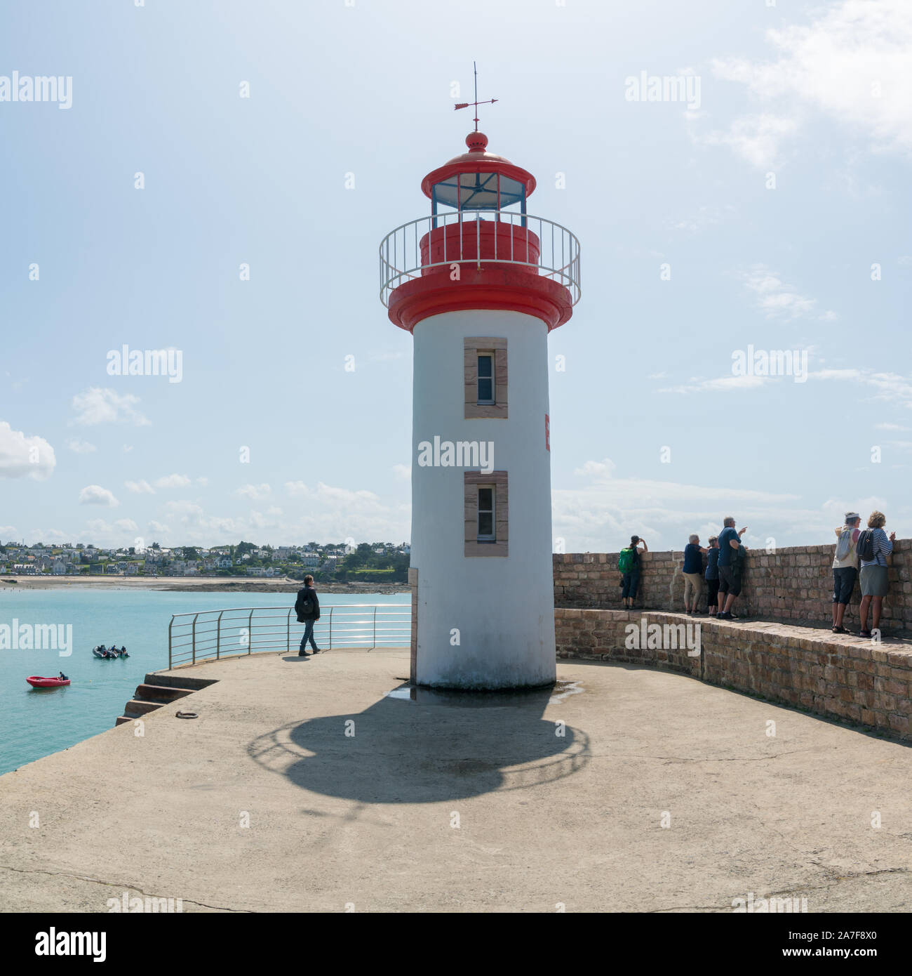 Erquiy, Côtes-d-Armor / France - 20 août 2019 : les touristes visiter ...