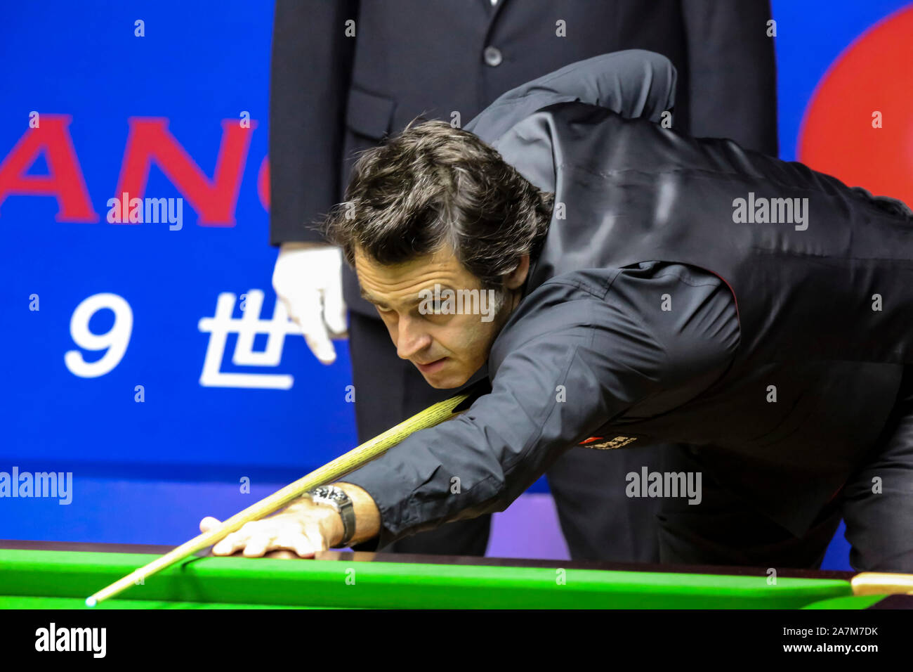 Ronald Antonio O'Sullivan, de l'Angleterre joue un shot à Zhang Yi de ...