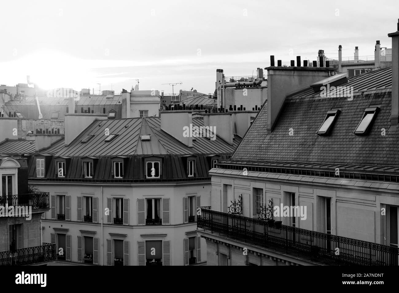 Vue Sur Les Bâtiments De Paris. Magnifique Architecture Parisienne ...