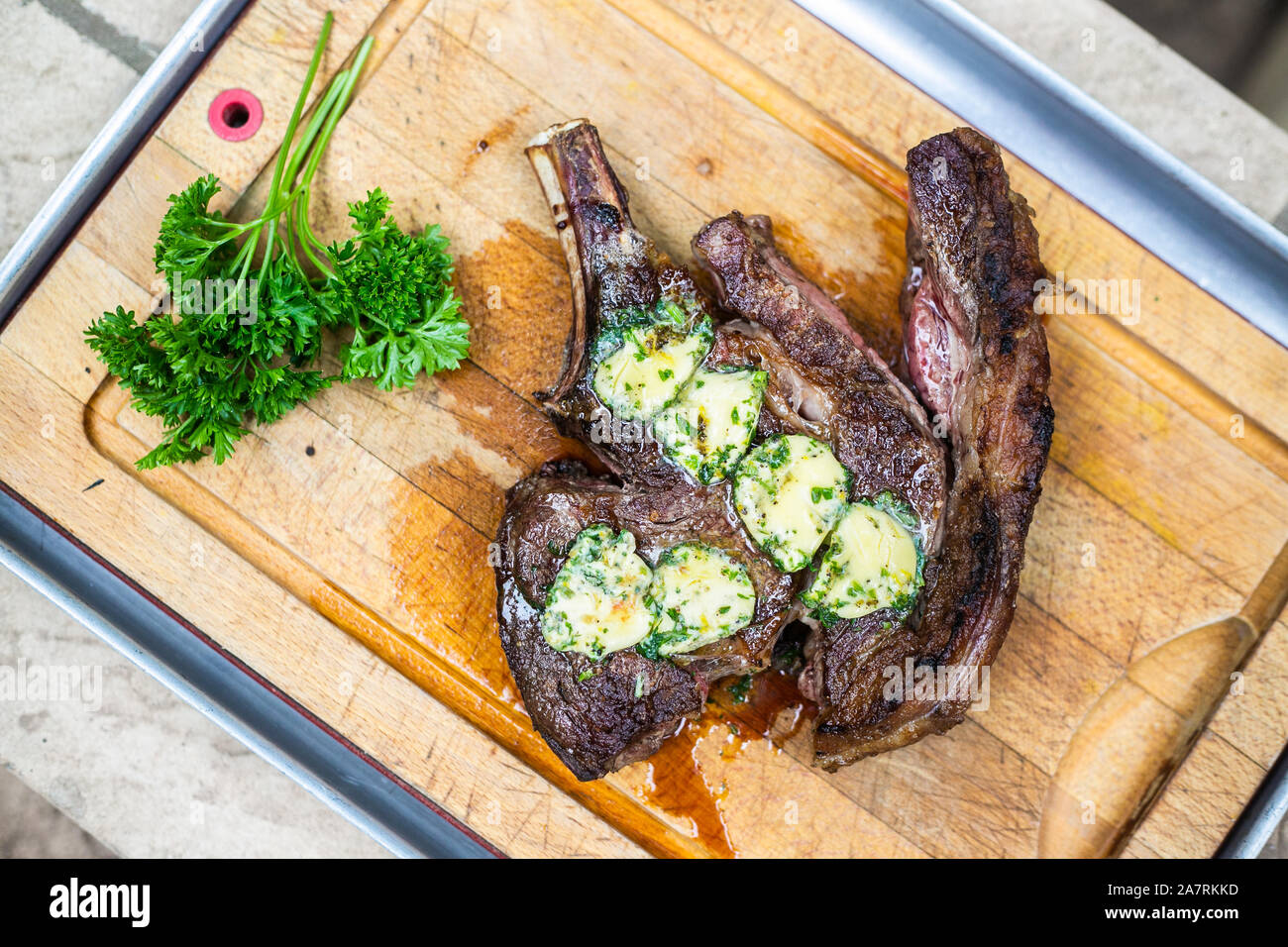 Steak bien cuit Banque de photographies et d’images à haute résolution ...