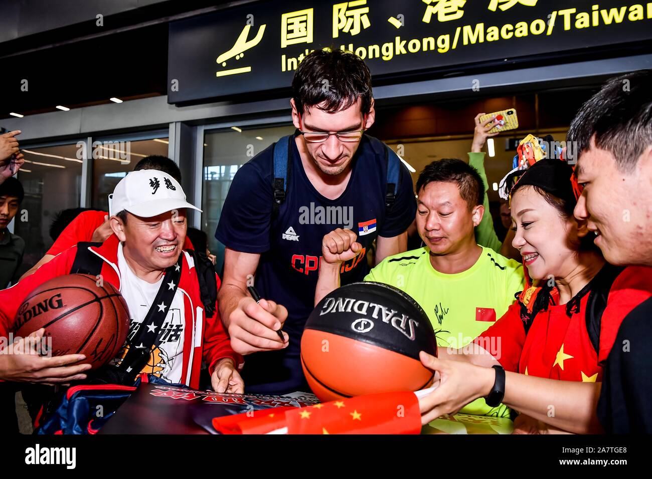 Boban Marjanovic de Serbie l'équipe de basket-ball de nationale arrive ...