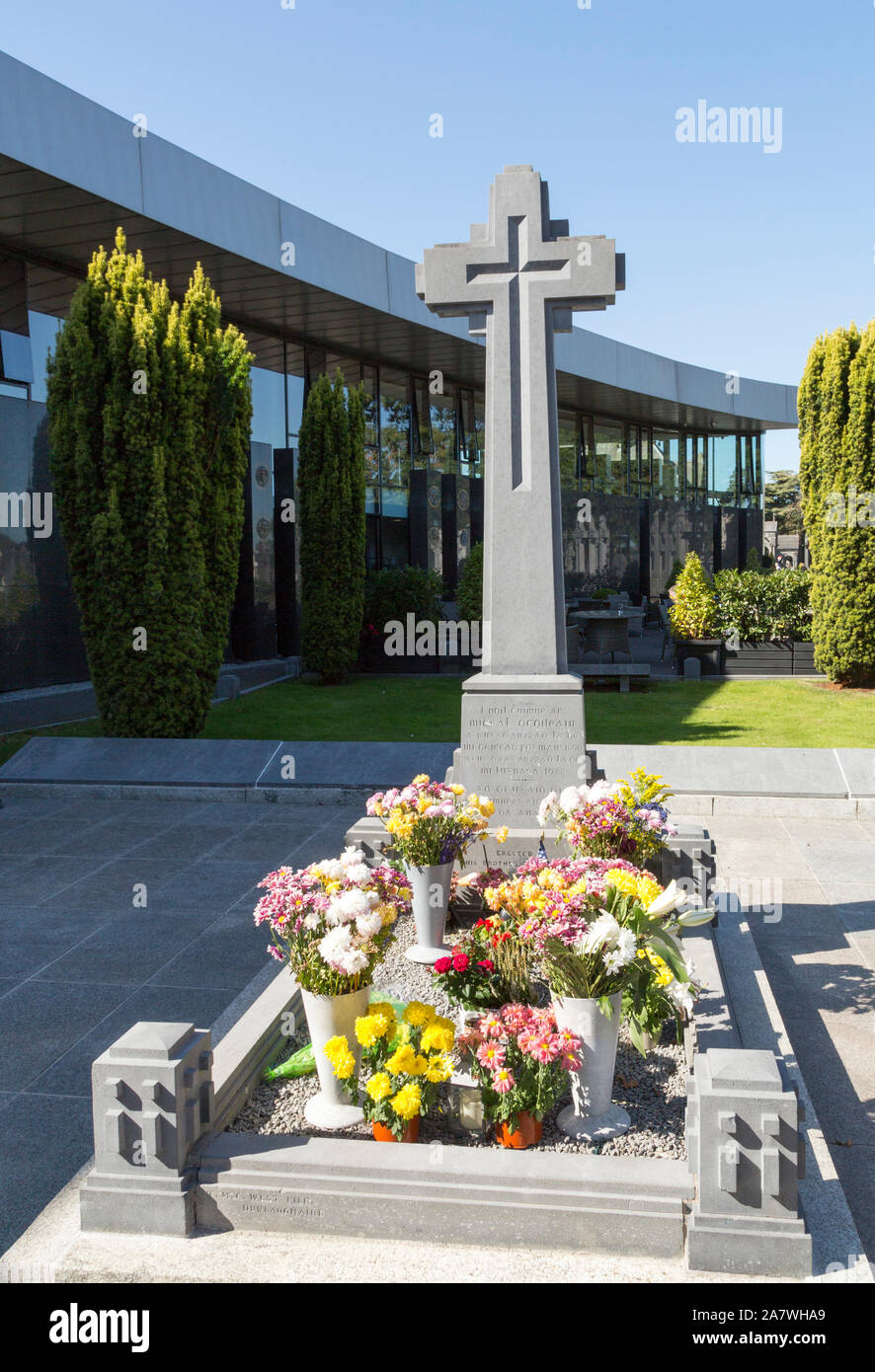 La tombe du révolutionnaire irlandais Michael Collins, cimetière ...