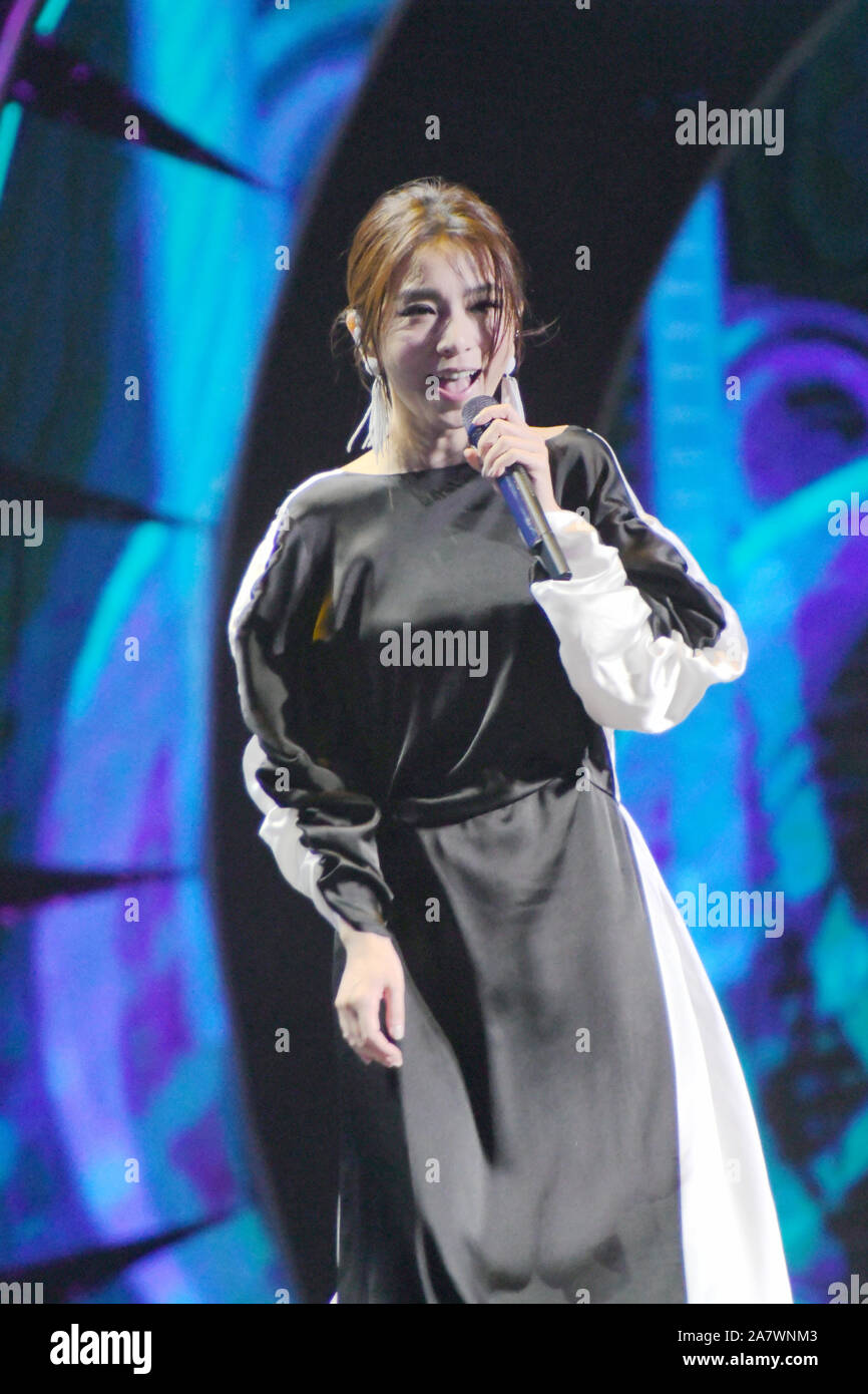 Hebe Tien Fu-chen de Taiwanais girl group sécurité effectue au cours de ...