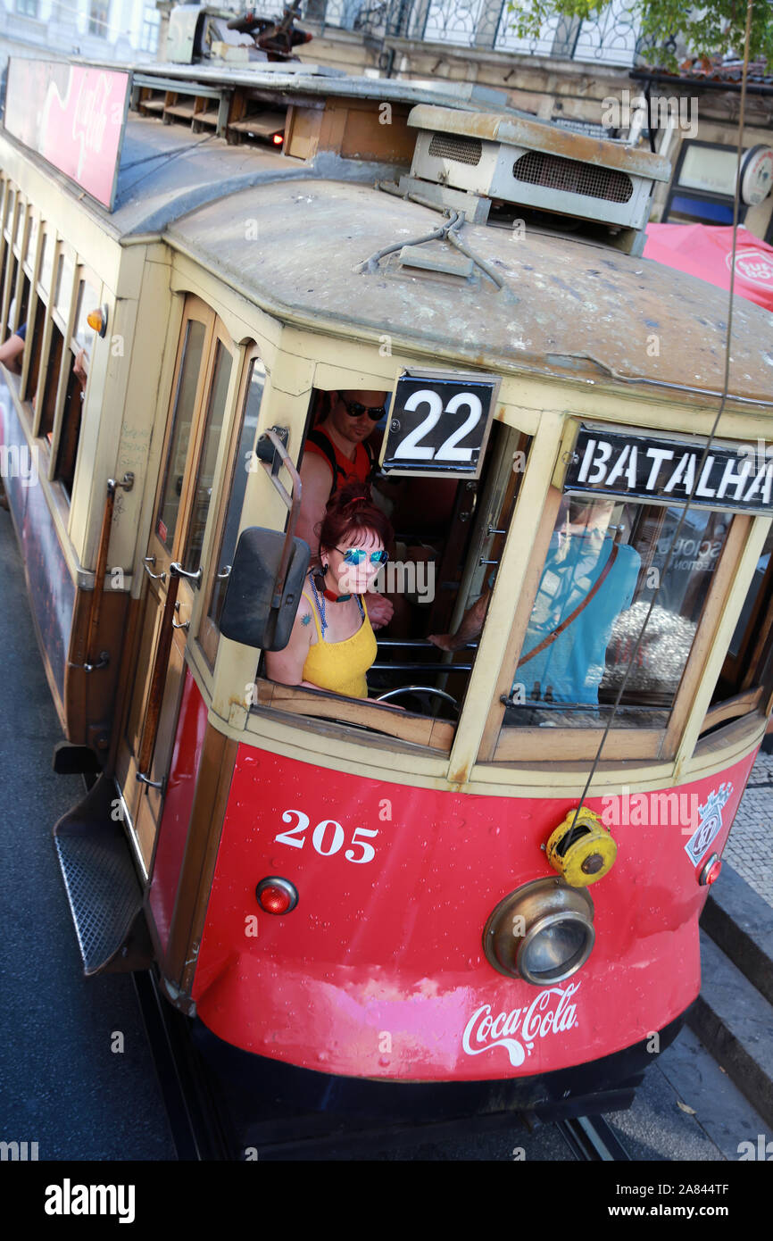 Tramways rouges Banque de photographies et d’images à haute résolution ...