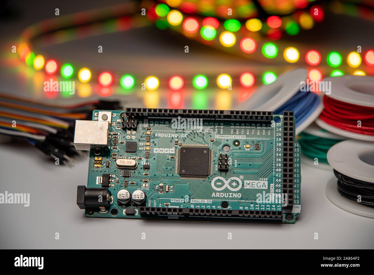 Arduino Mega2560 affiché avec le fil de raccordement, BANDE LED, de la ...