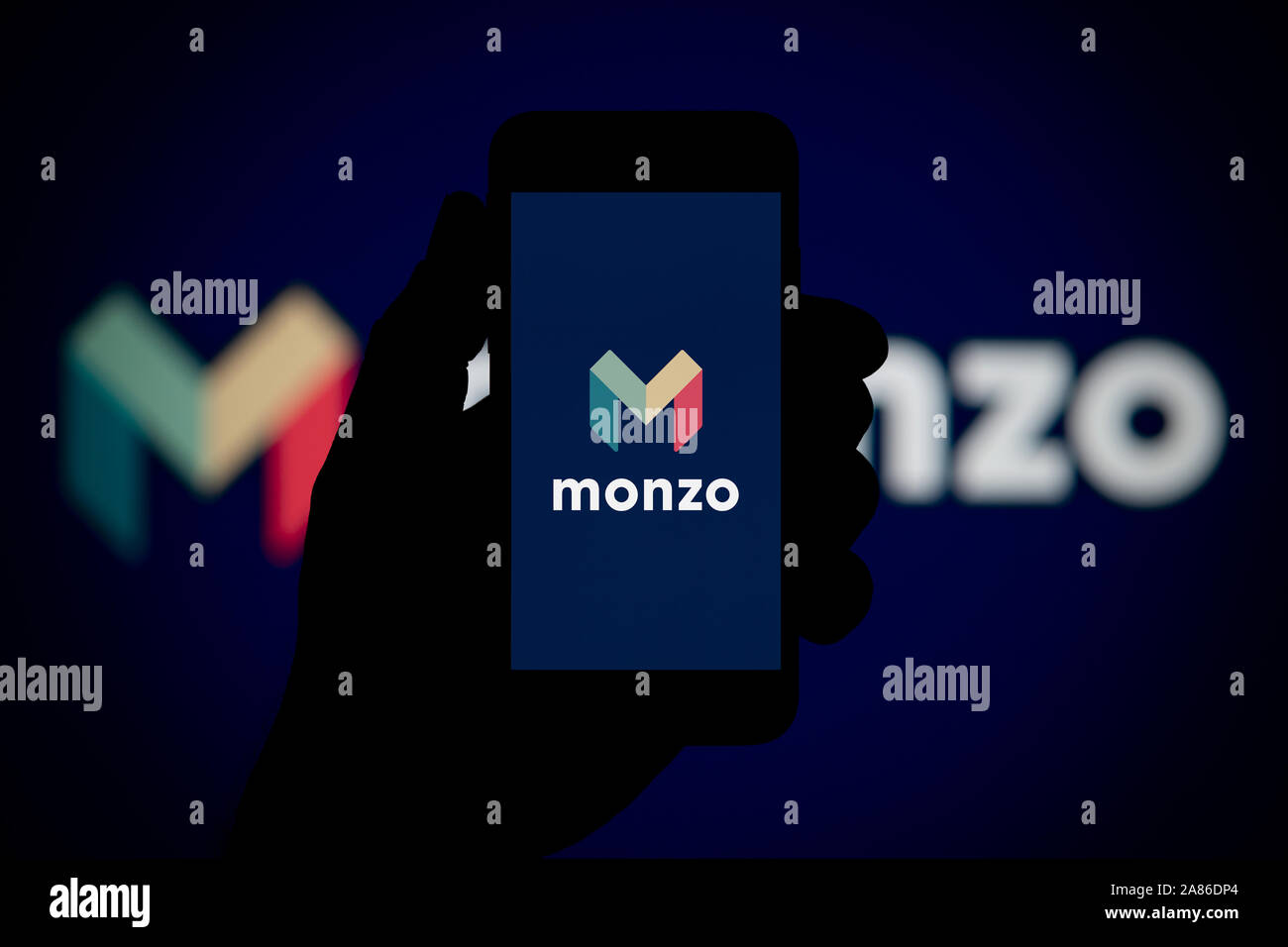 Monzo logo Banque de photographies et d’images à haute résolution - Alamy