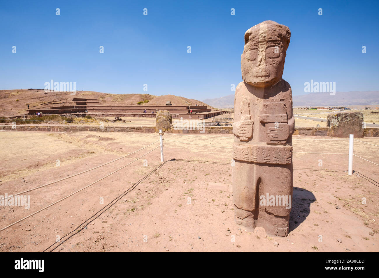 El Fraile Kalasasaya monolithe au Temple avec l'Akapana Temple dans l ...