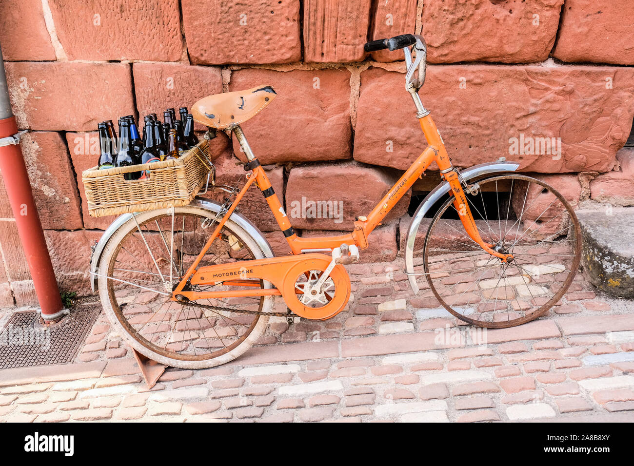 Des bières locales afficher sur un vélo à Cologne la Rouge un des plus ...