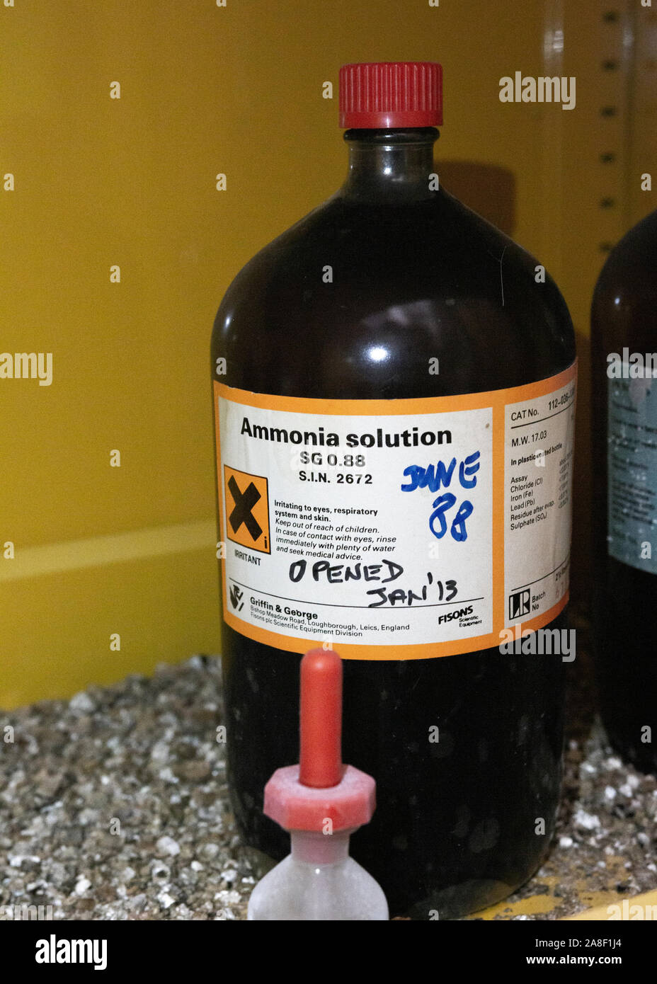 Chimie des bouteilles d'azote Banque de photographies et d’images à ...