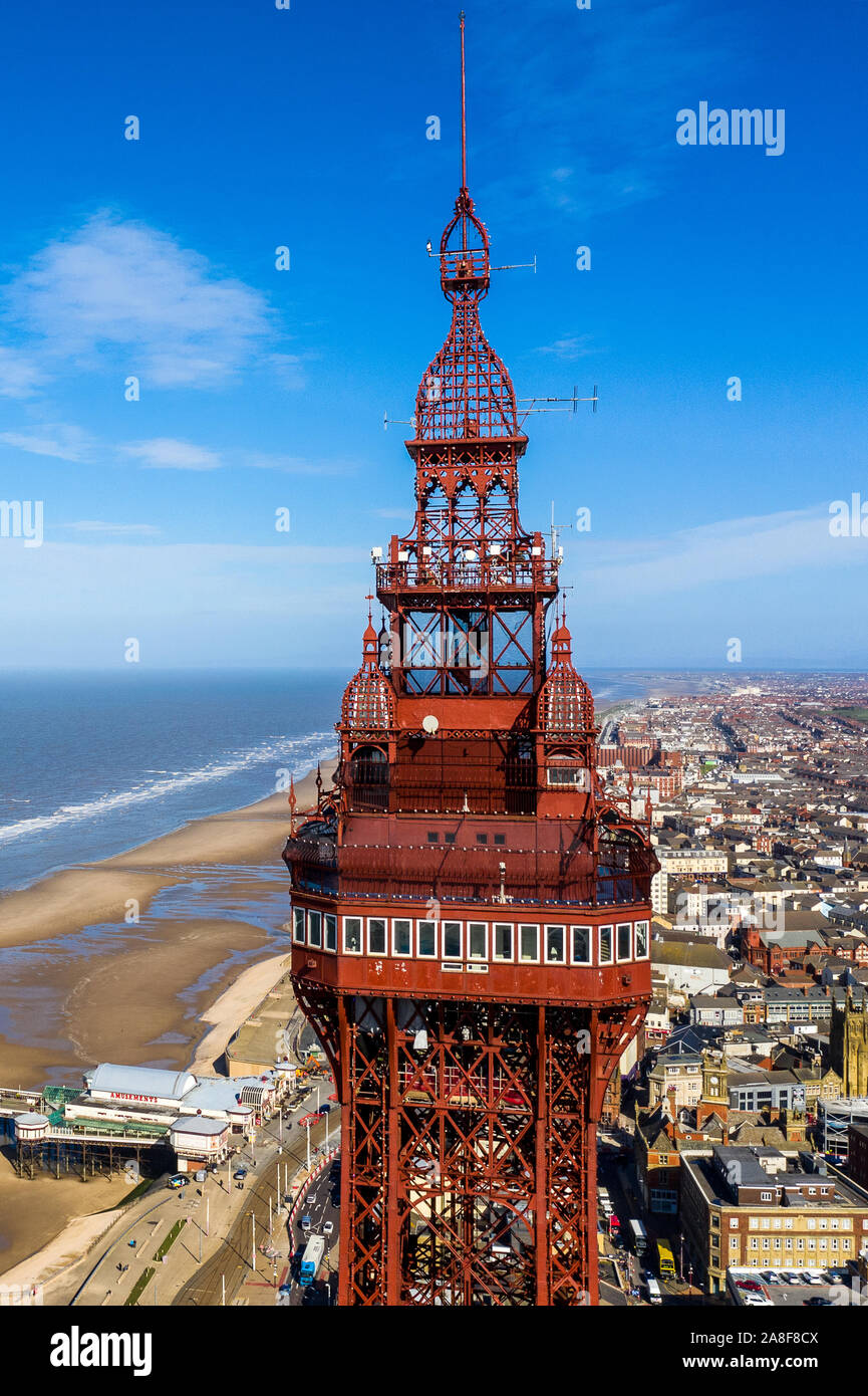 Vues aériennes de la Blackpool Tower dans l'une des stations balnéaires ...