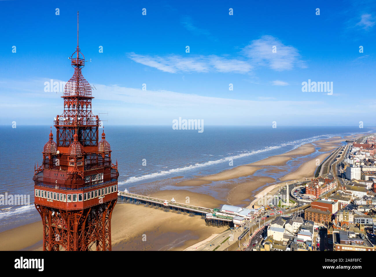 Vues aériennes de la Blackpool Tower dans l'une des stations balnéaires ...