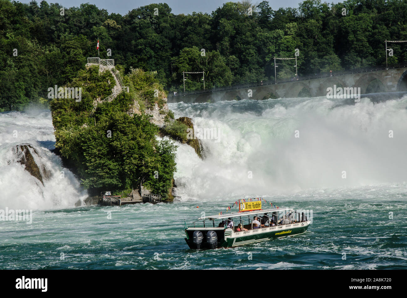 Chutes de rhin Banque de photographies et d’images à haute résolution ...