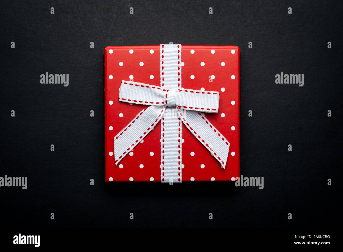 Pois rouges Banque de photographies et d’images à haute résolution - Alamy