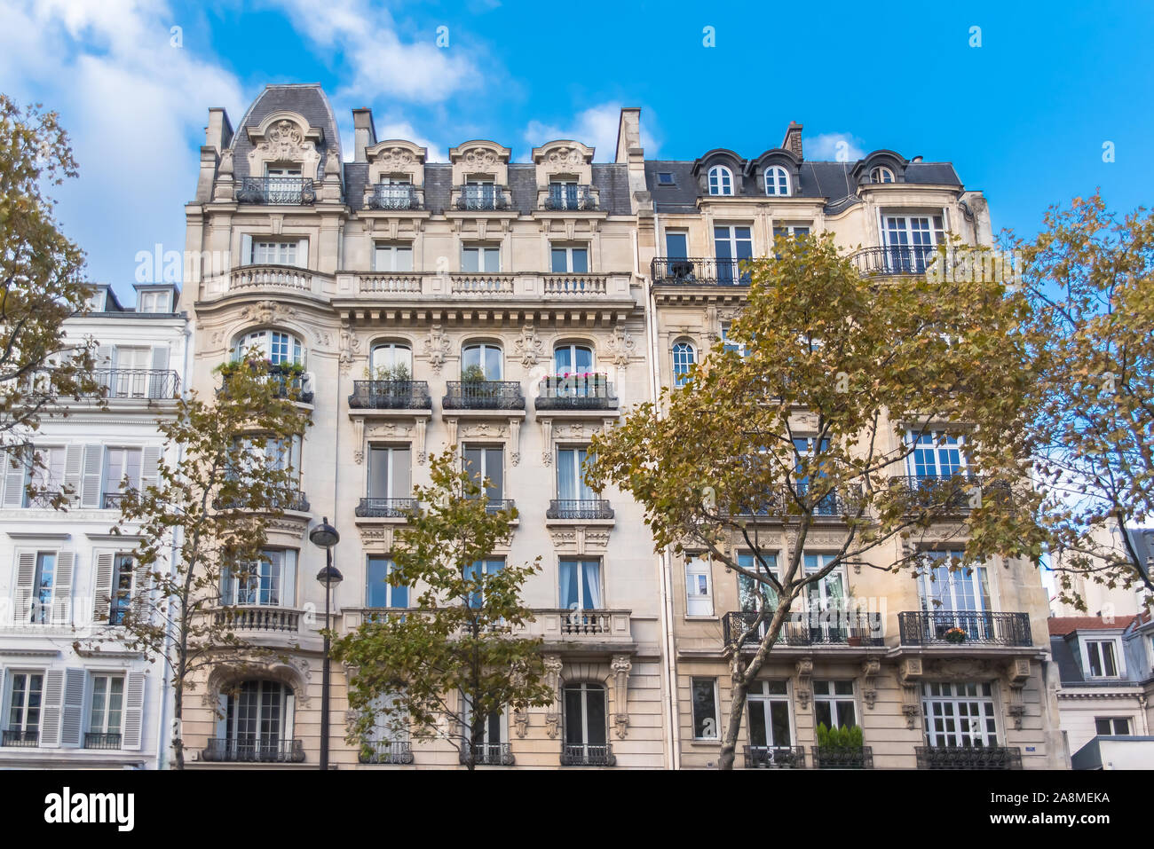 Paris, belles maisons à Montmartre, façades parisiennes typiques Photo ...