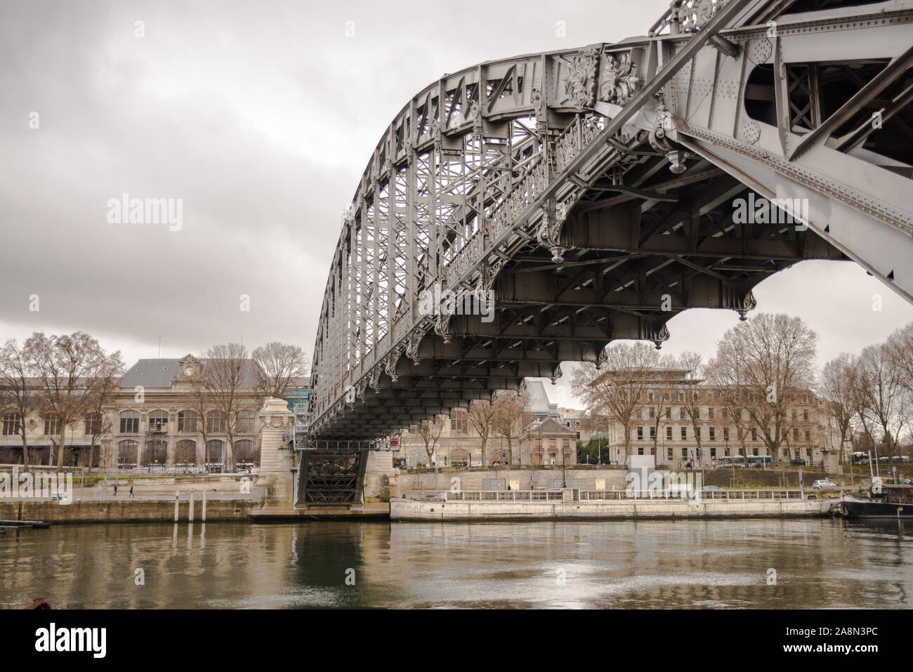 Austerlitz quay Banque de photographies et d’images à haute résolution ...