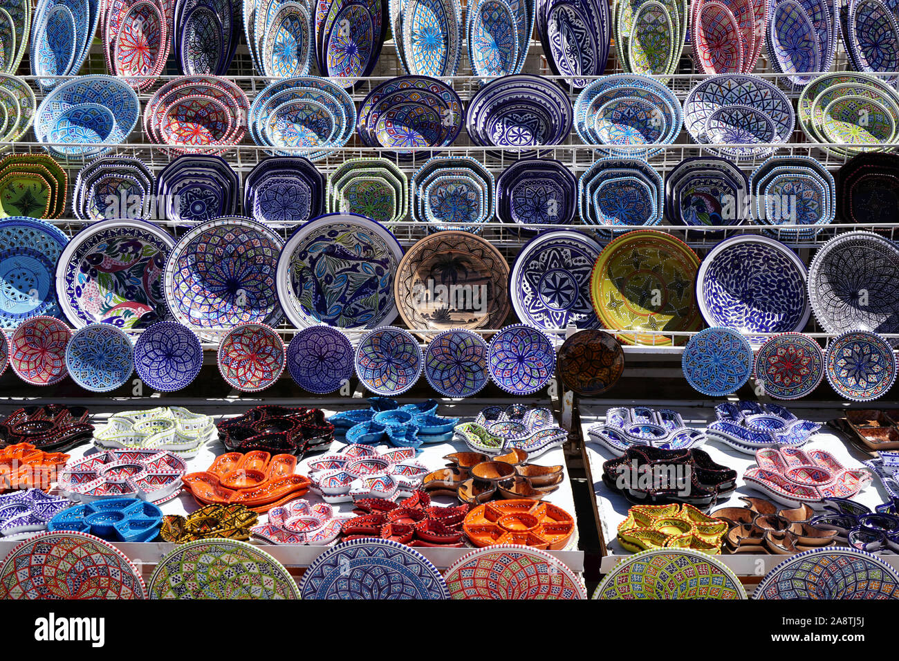 Poterie traditionnelle tunisienne Banque de photographies et d’images à ...