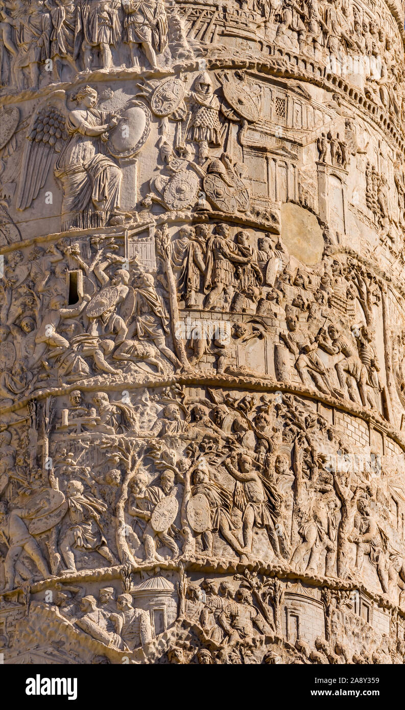 L'Empereur antique Colonne Trajane Rome Italie. La colonne Trajane ...
