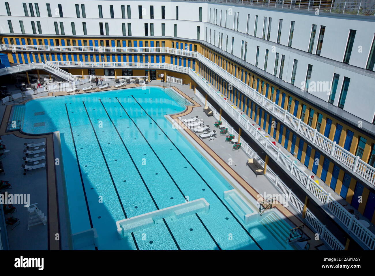 Paris art deco swimming pool Banque de photographies et d’images à ...