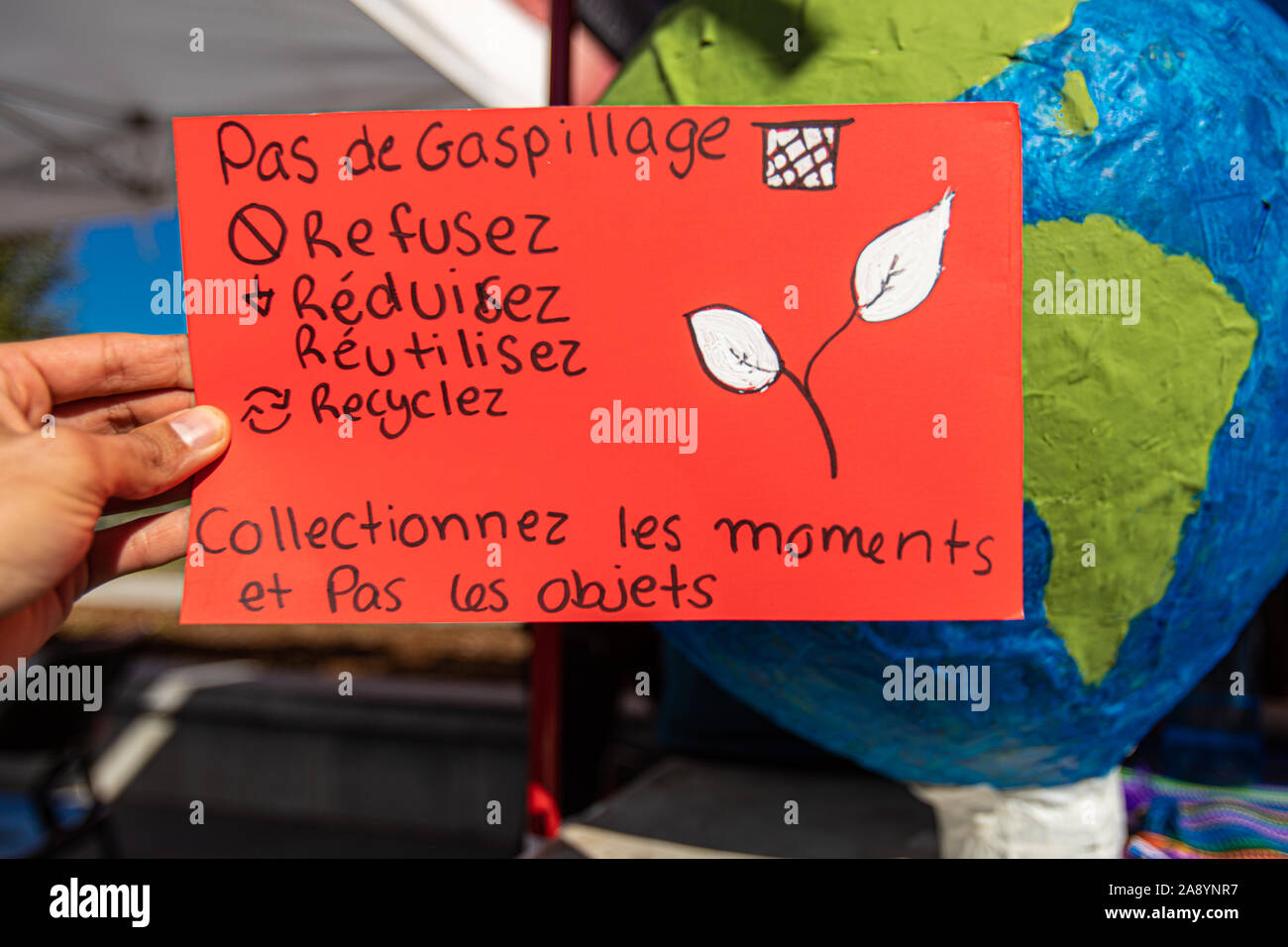 French recycling poster Banque de photographies et d’images à haute ...