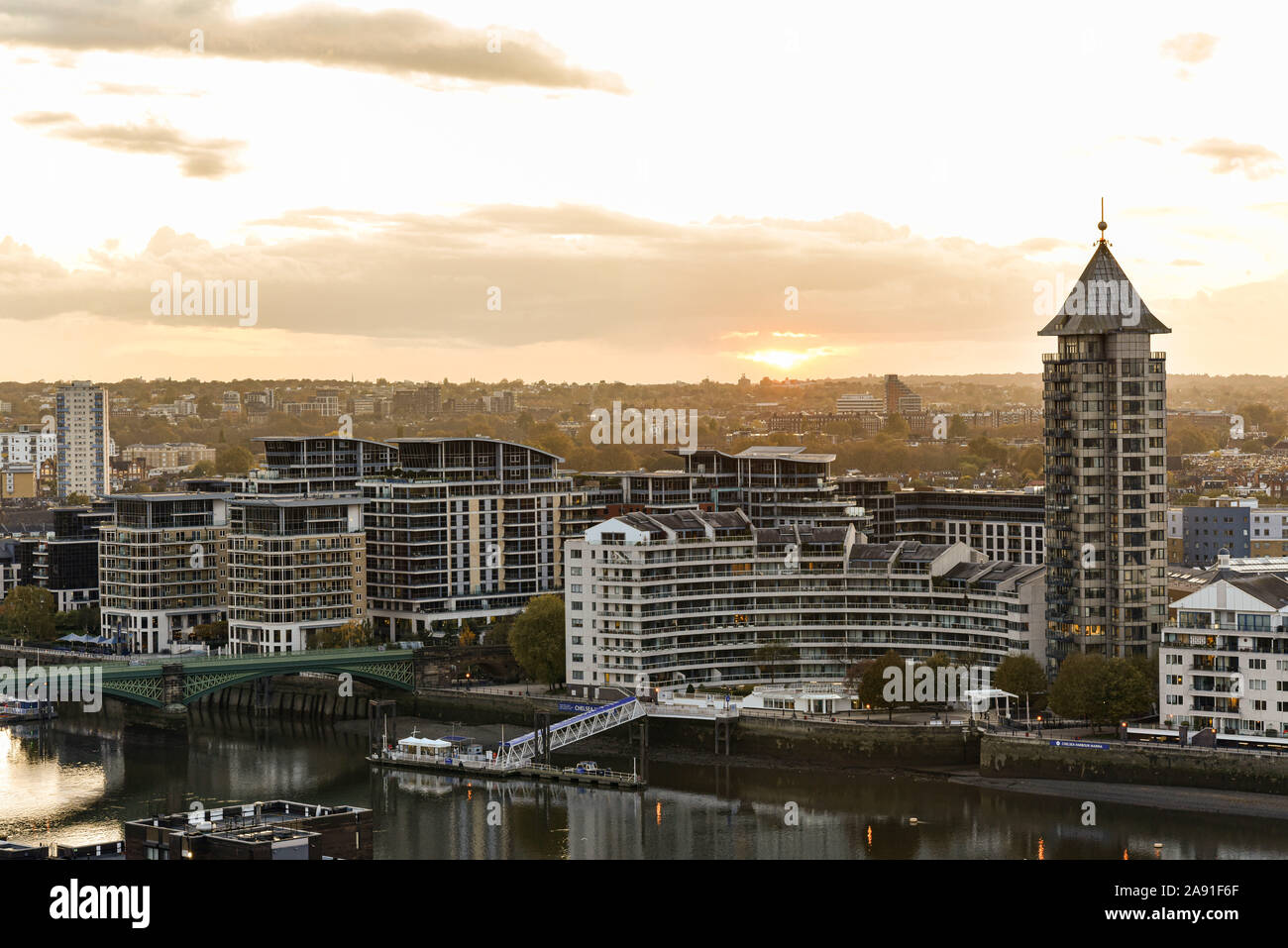 Chelsea bridge wharf Banque de photographies et d’images à haute ...