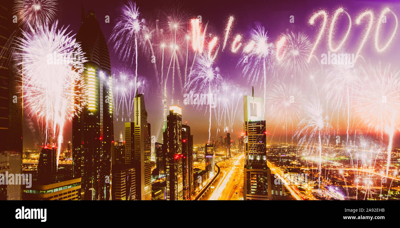 Bonne année 2020 sur une mégalopole futuriste, conceptual image pour ...